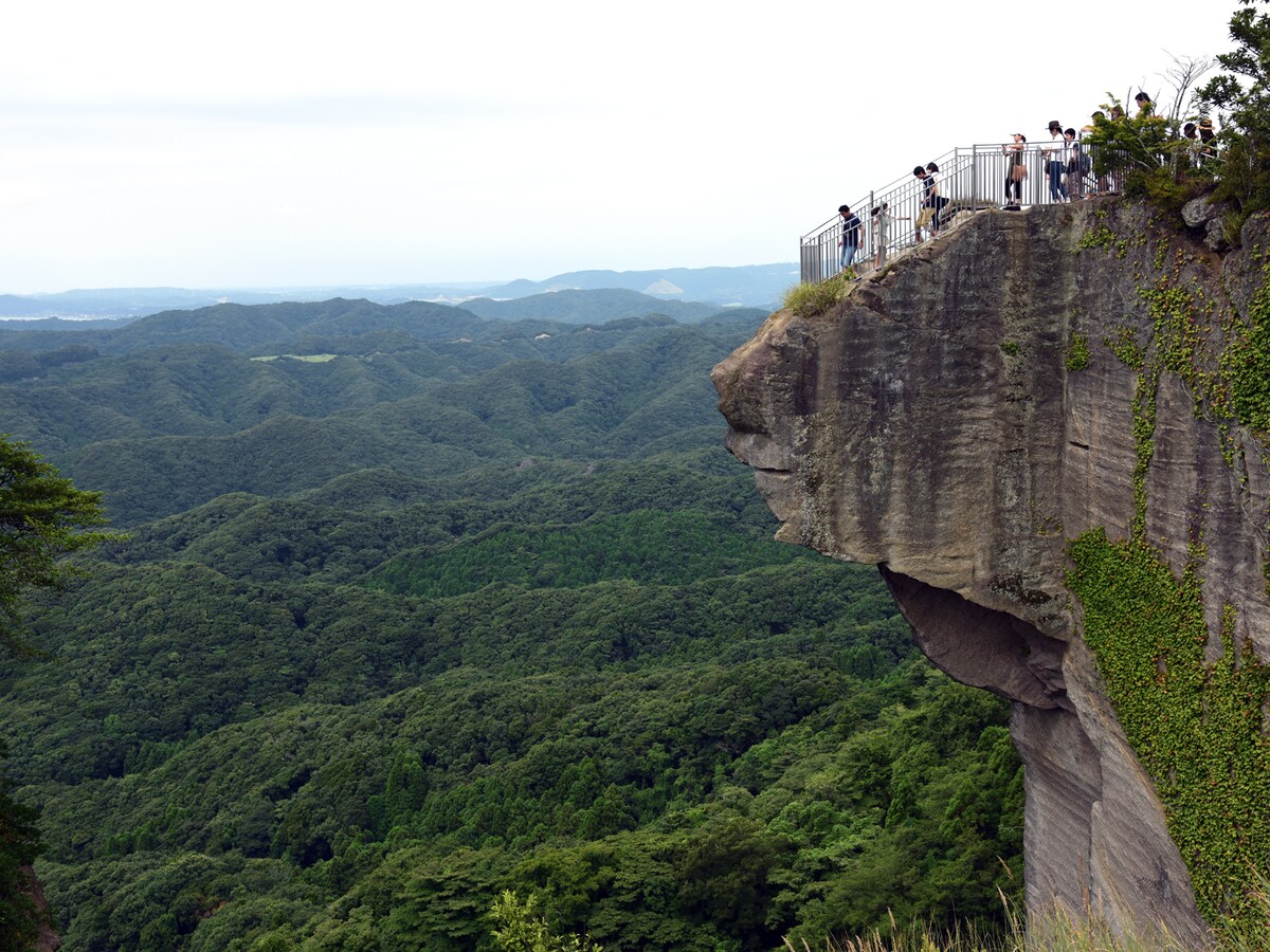 地獄のぞきに国内最大の大仏千葉の鋸山を歩く 日帰り旅行 All About