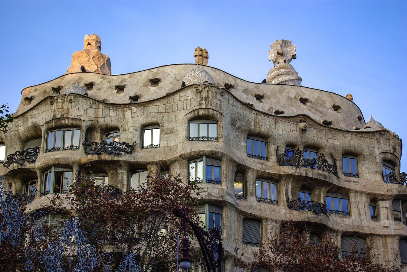 カサミラバルセロナのガウディ建築 バルセロナ All About