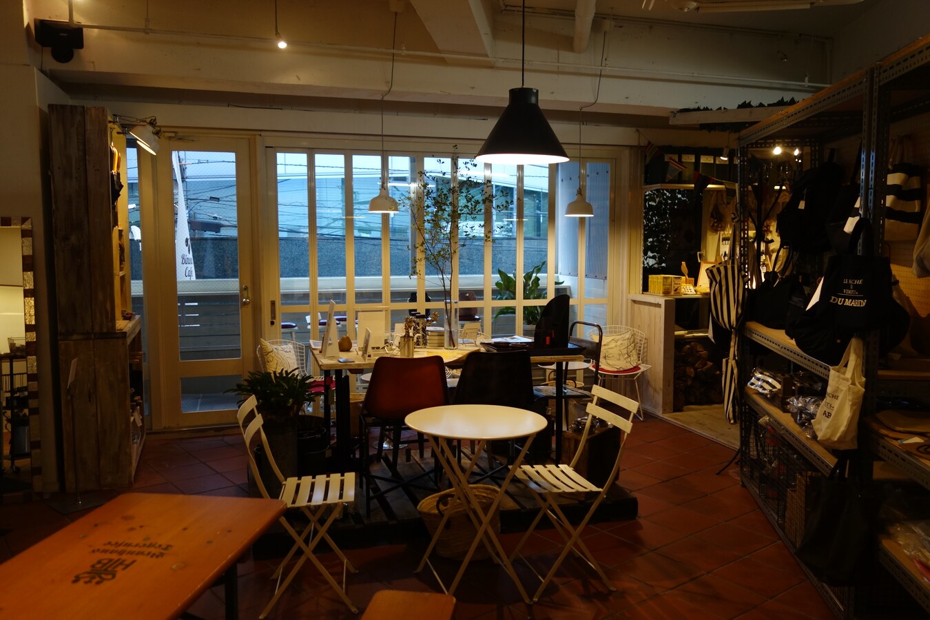 空想の屋内市場に集う、個性溢れる店「Elgot」 [雑貨] All About
