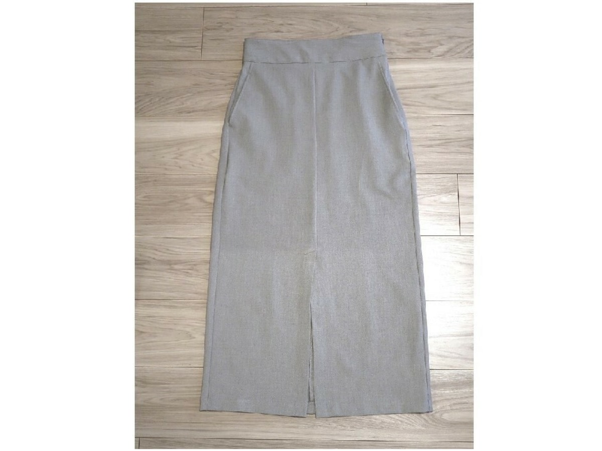 【GU】2990円でコスパ抜群！ 前スリットの美シルエット「ナロースカート」が大人向けで買い！ [レディースファッション] All About