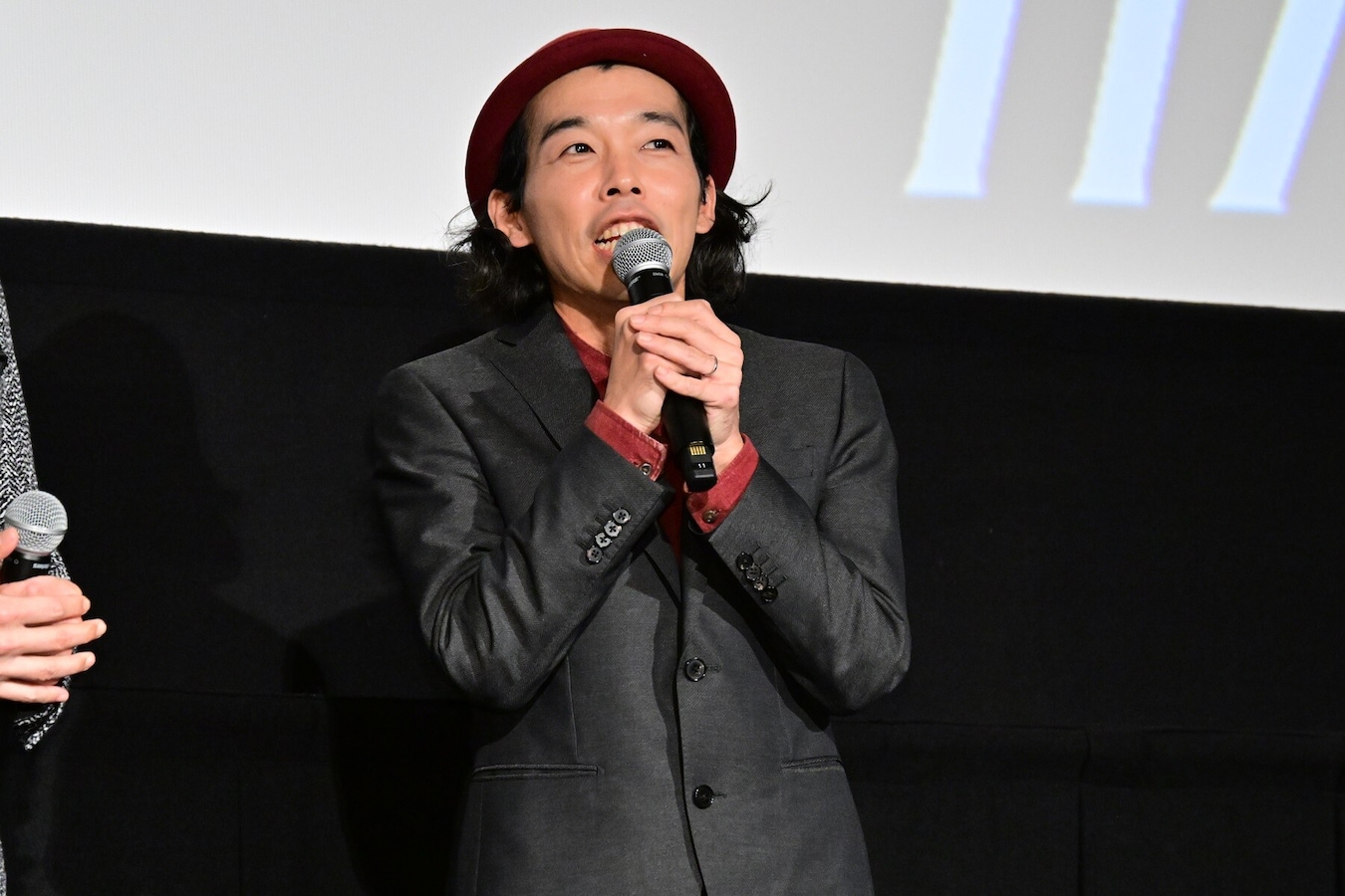 『アングリースクワッド 公務員と7人の詐欺師』上田慎一郎監督が語る、主演・内野聖陽とのアツい舞台裏 映画 All About 