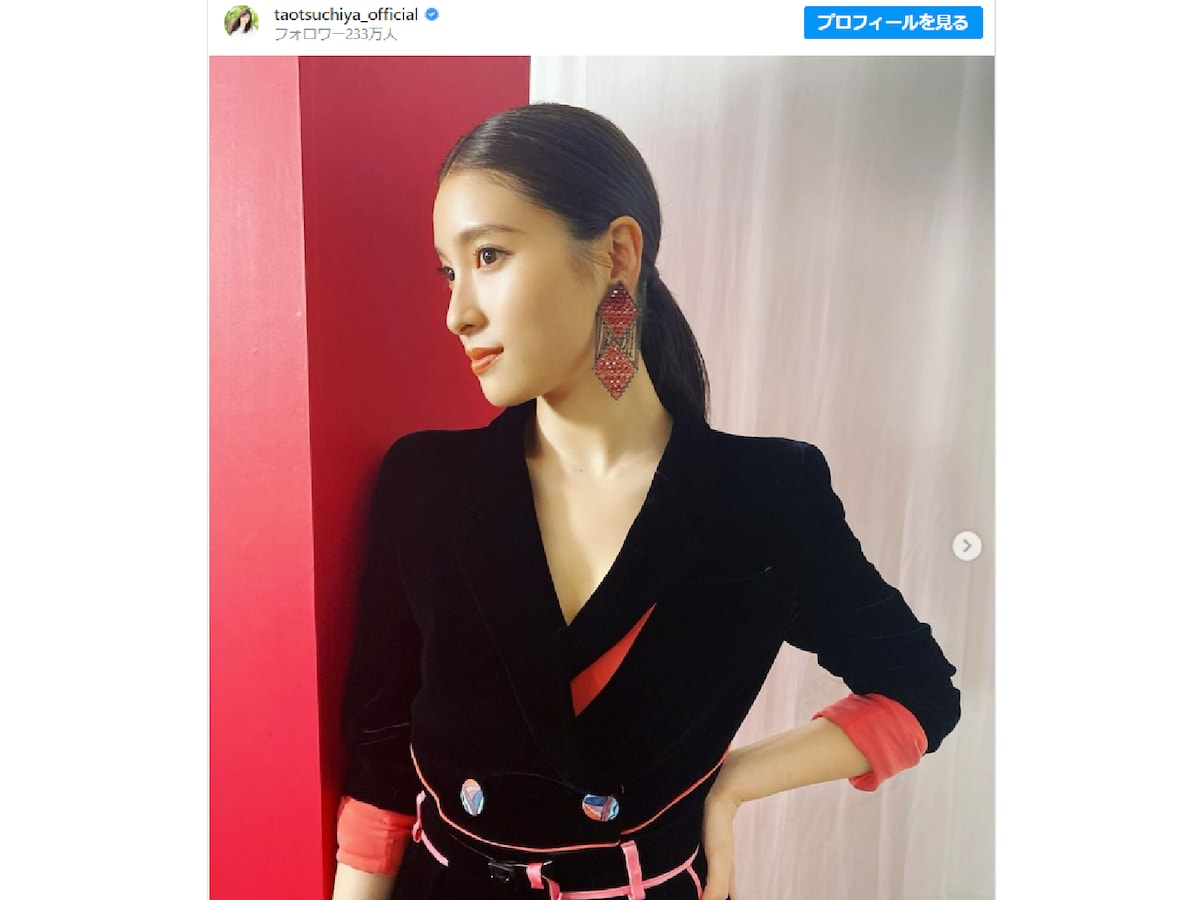 土屋太鳳、胸元ざっくりジャケット姿を披露！ 「うわー大人っぽく美しい」「なんか違う女優さんに見える」 All About ニュース