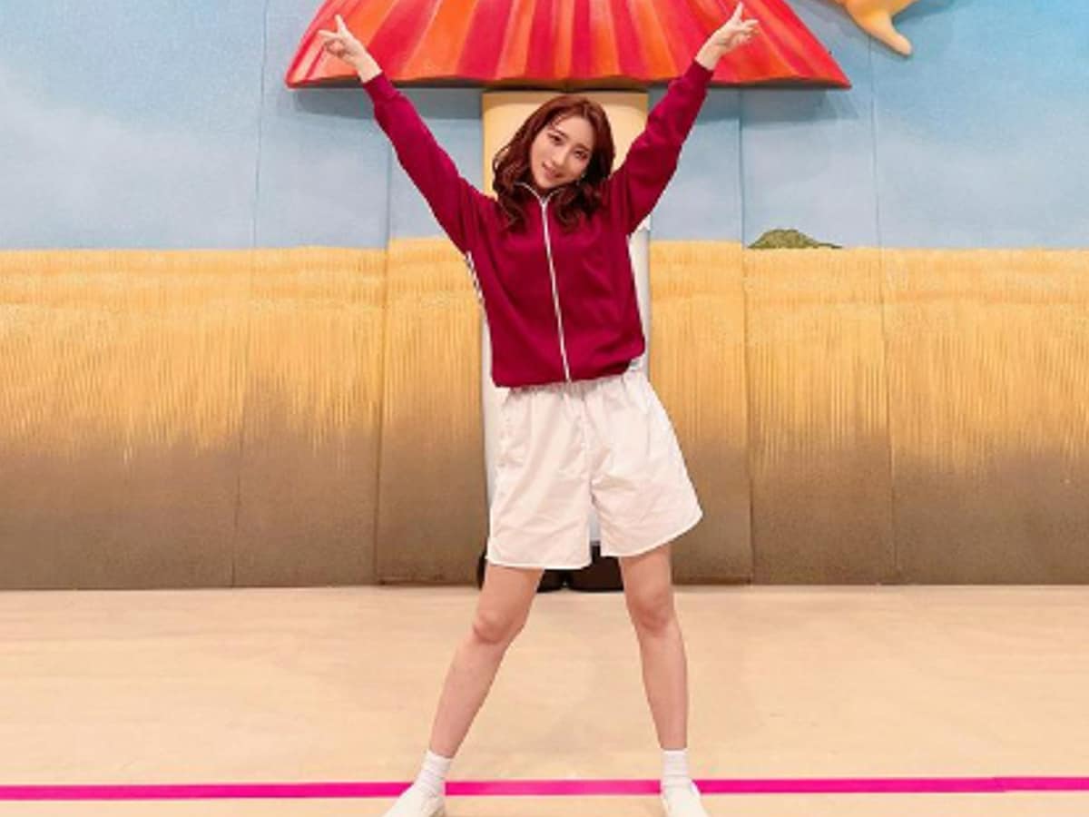 ファーストサマーウイカ、『イカゲーム』の短パン姿で美脚を披露！ 「スタイル良すぎ」「顔、めっちゃ小さっ」 - All About ニュース