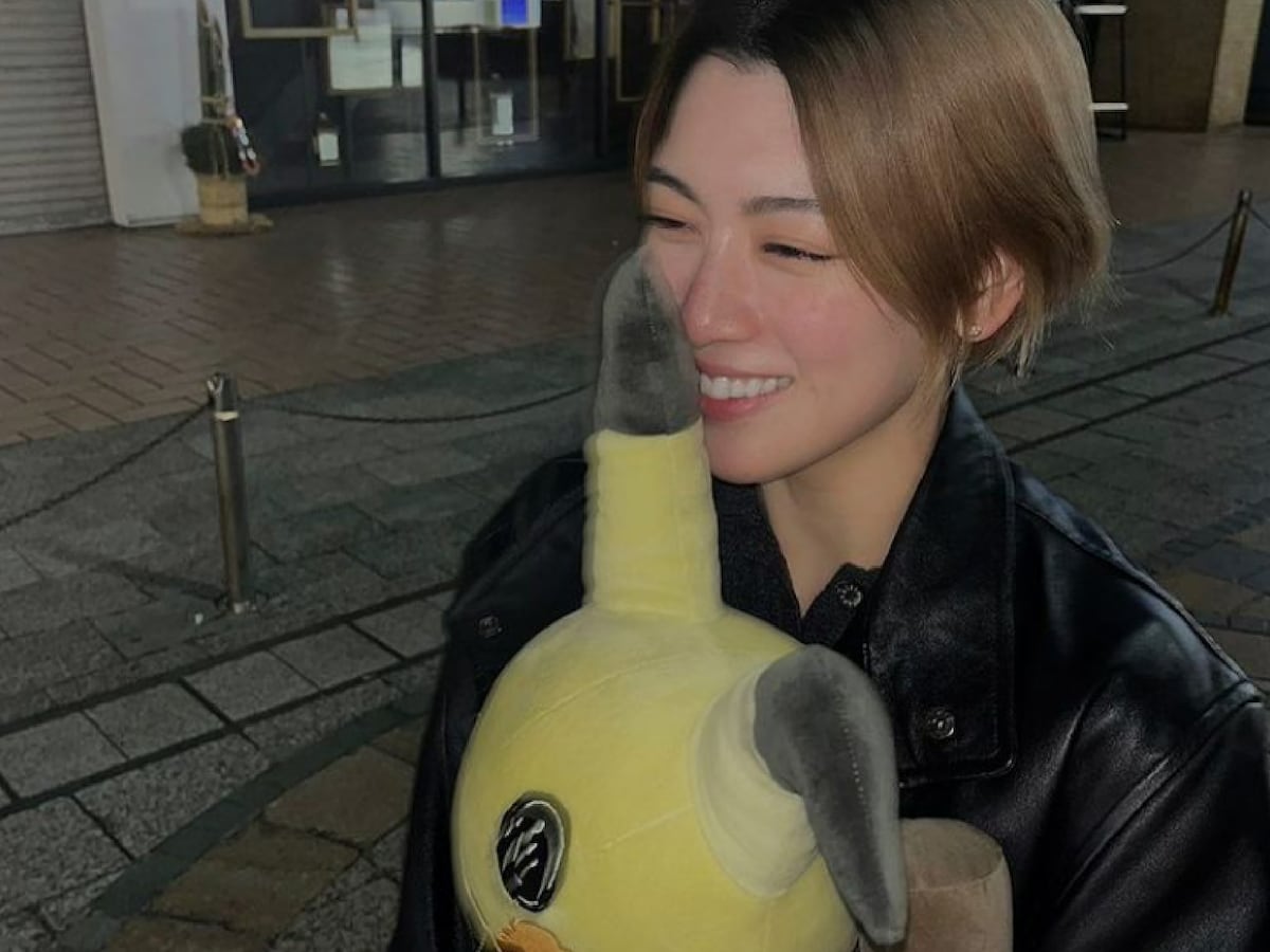 三吉彩花、年末年始のプライベートショット公開! ポケモンのぬいぐるみを抱きかかえ笑顔を見せる姿 All About ニュース