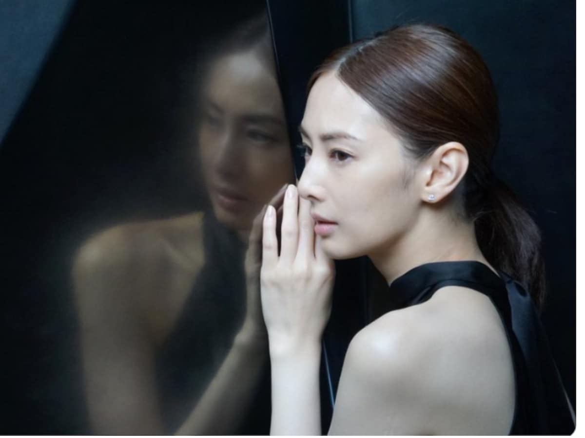 北川景子、美背中ちらりなドレス姿を披露！ 自身が出演するCMカットに「世界一美しい」「綺麗過ぎます」の声(2/2) - All About ニュース