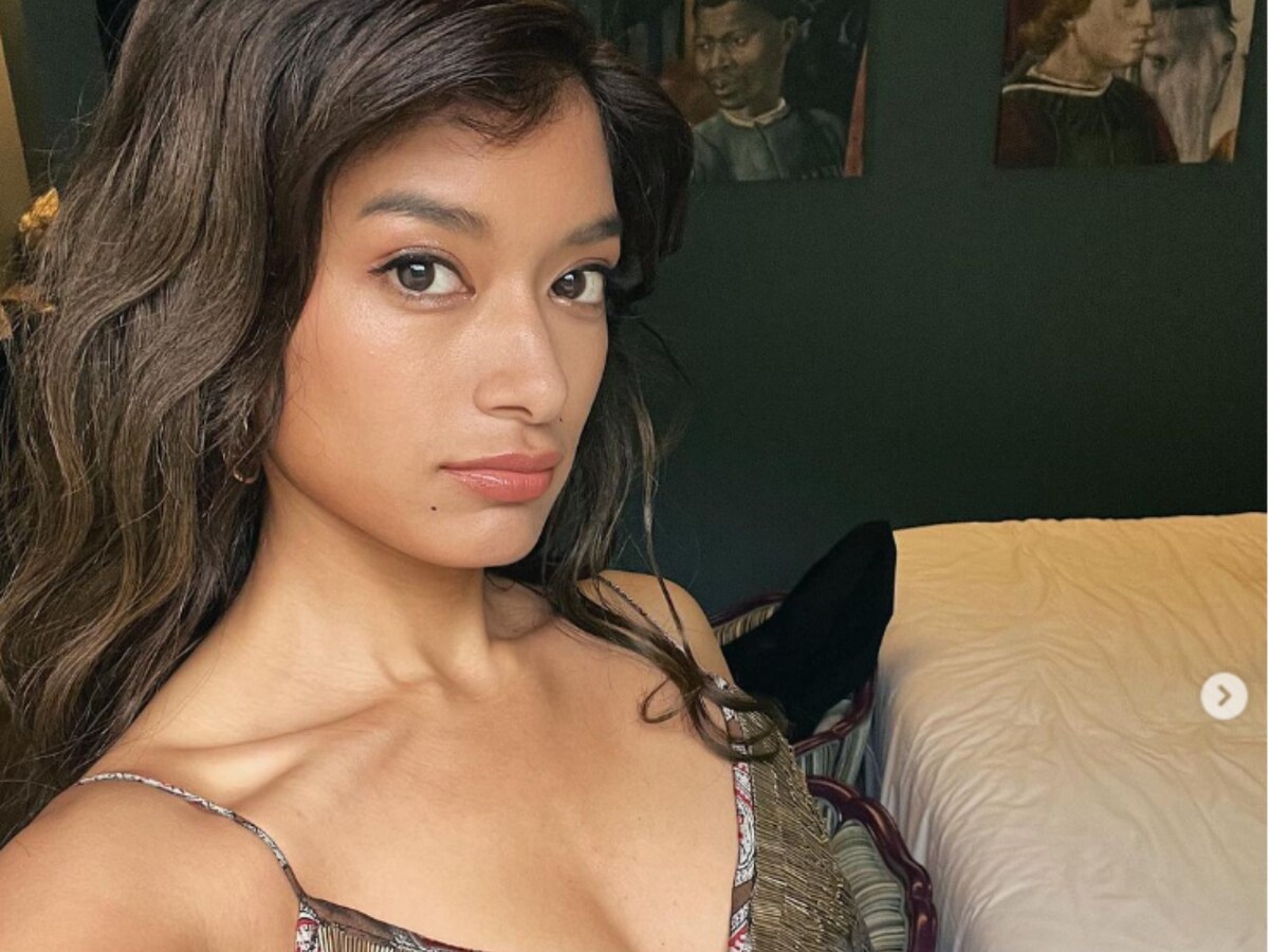 「えろっ」ローラ、胸元&美脚あらわな超ミニ丈キャミワンピ姿を披露! 「美しすぎる」「セクシー」 All About ニュース