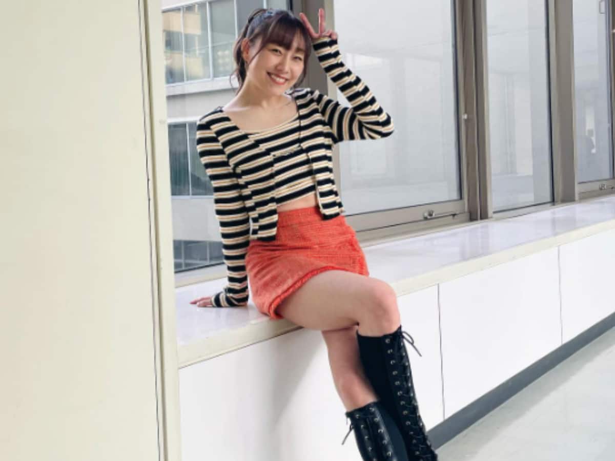 須田亜香里、ミニスカ×ロングブーツで絶対領域あらわな姿を披露! 「可愛さとエレガンスが同居」「脚なが~い」 All About ニュース
