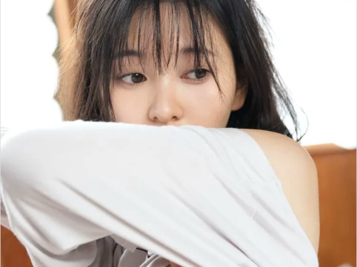 兒玉遥、下乳あらわな脱ぎかけショット披露にファン歓喜！ 「ほぼ見えちゃってる」「まさに美乳だと思います」 - All About ニュース