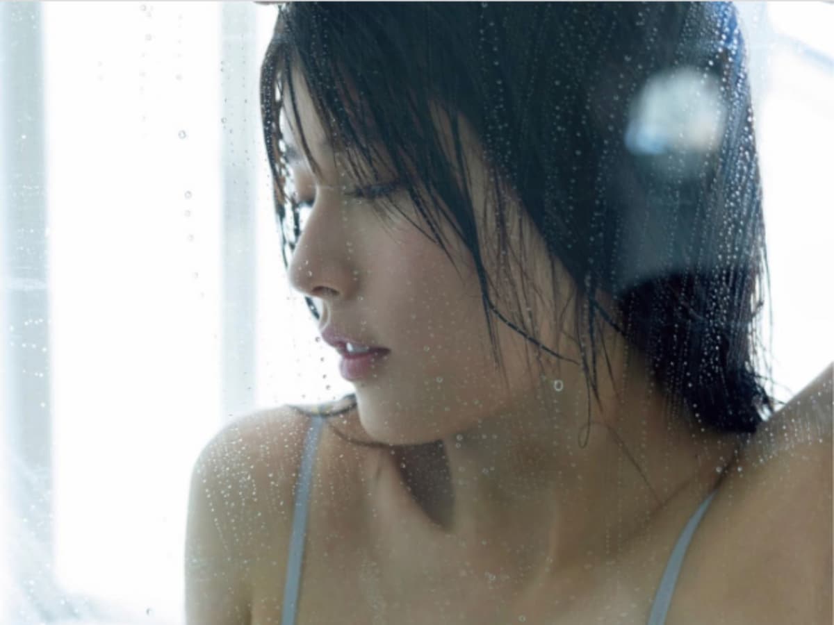 ちとせよしの、大迫力バスト際立つグラビアショットを披露! 「顔、身体、完璧」「濡れ髪アワード2023大賞です」22 All About ニュース