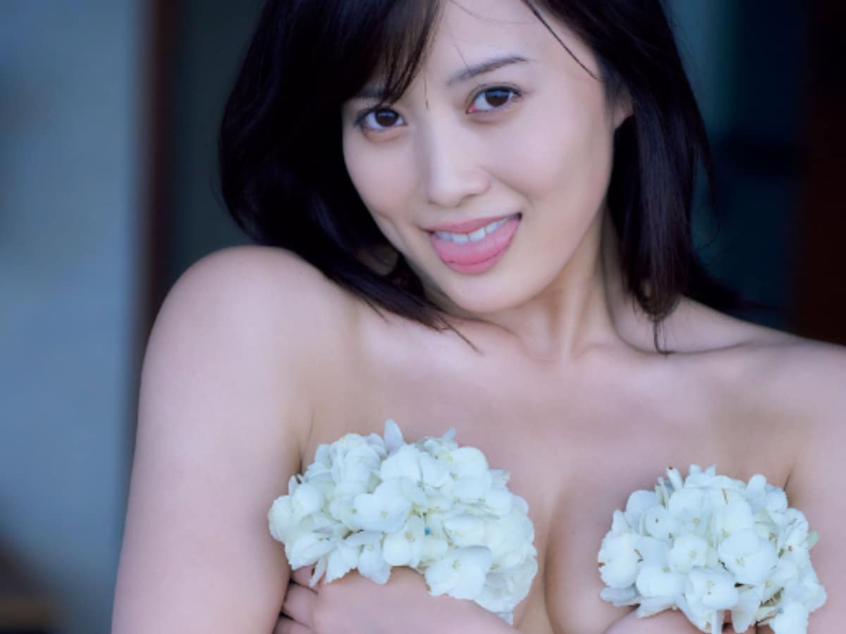 「えっろ」AKB48岡部麟、“手ブラ”ポーズで美ボディ全開！ セクシーショットに「そんな一面が」の声 - All About ニュース