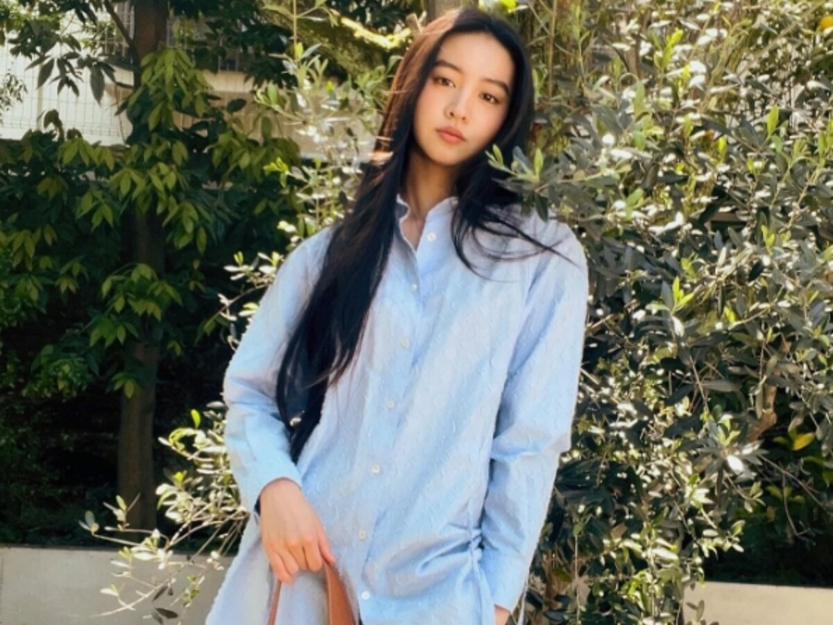 Koki,、ほっそりスタイル際立つルイ・ヴィトンコーデを披露！ 春らしい爽やかな水色ファッション - All About ニュース