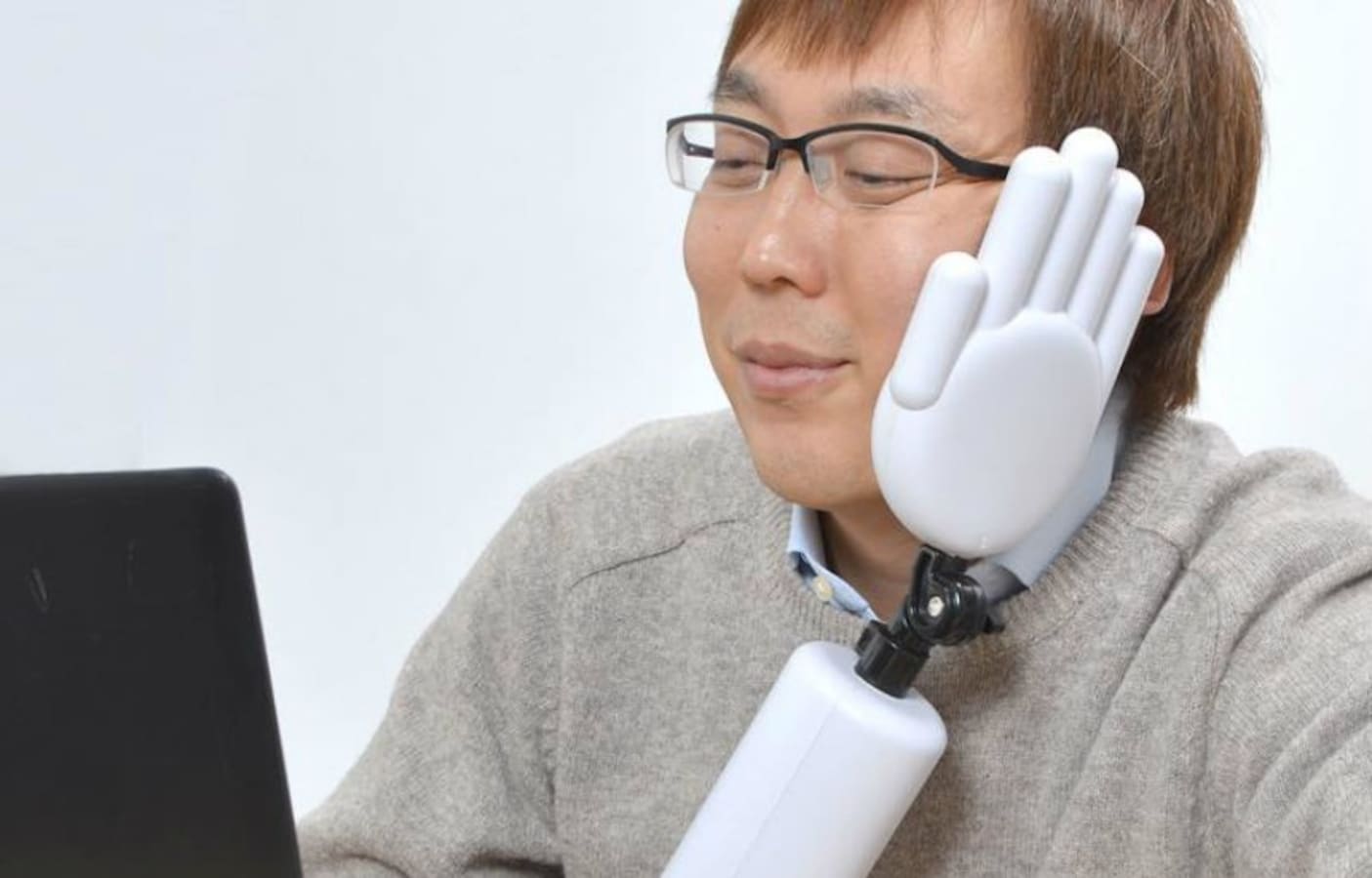 Give Yourself a Hand | All About Japan