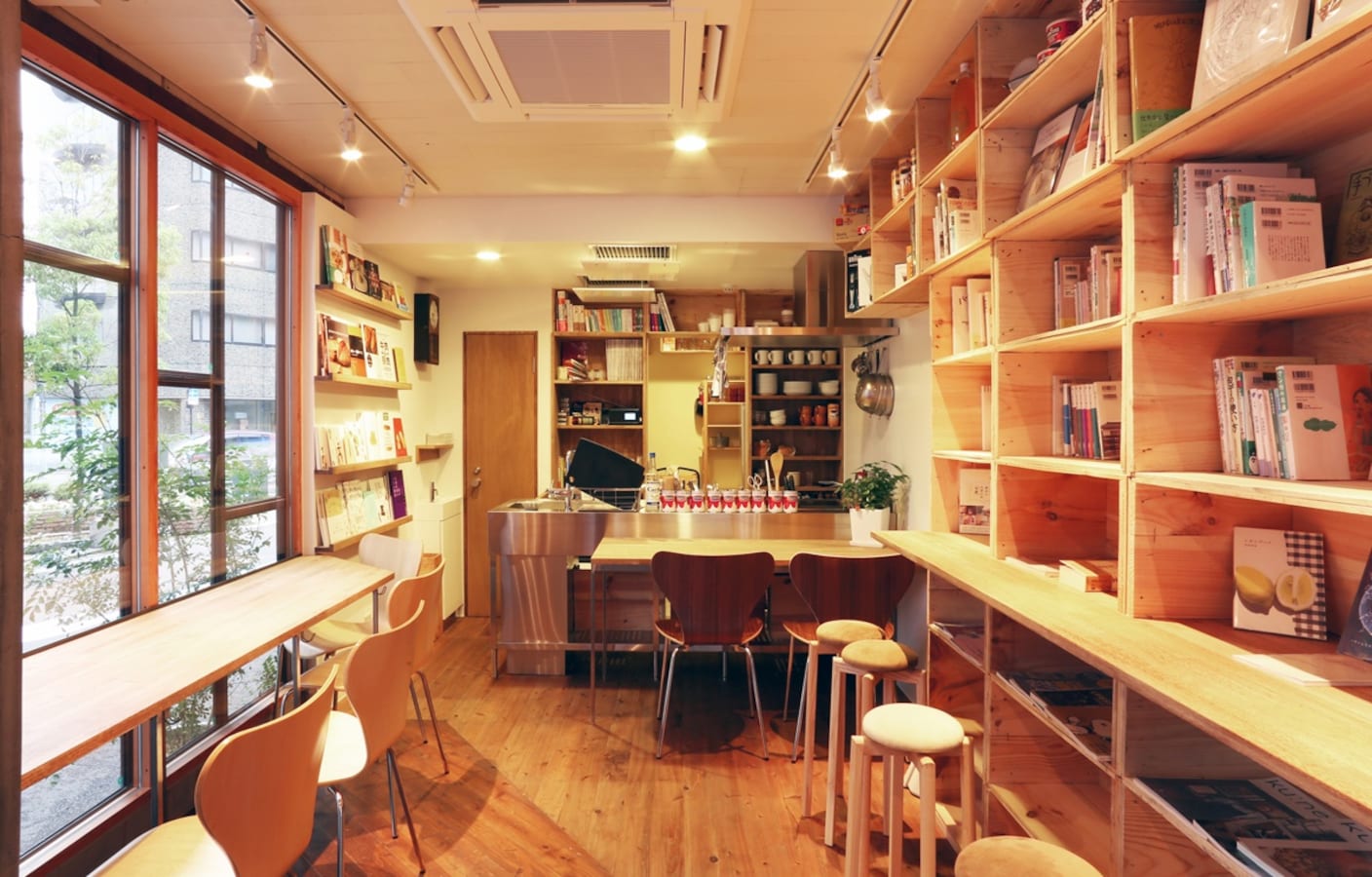 7 Book Cafe ชิลๆใน Tokyo | All About Japan