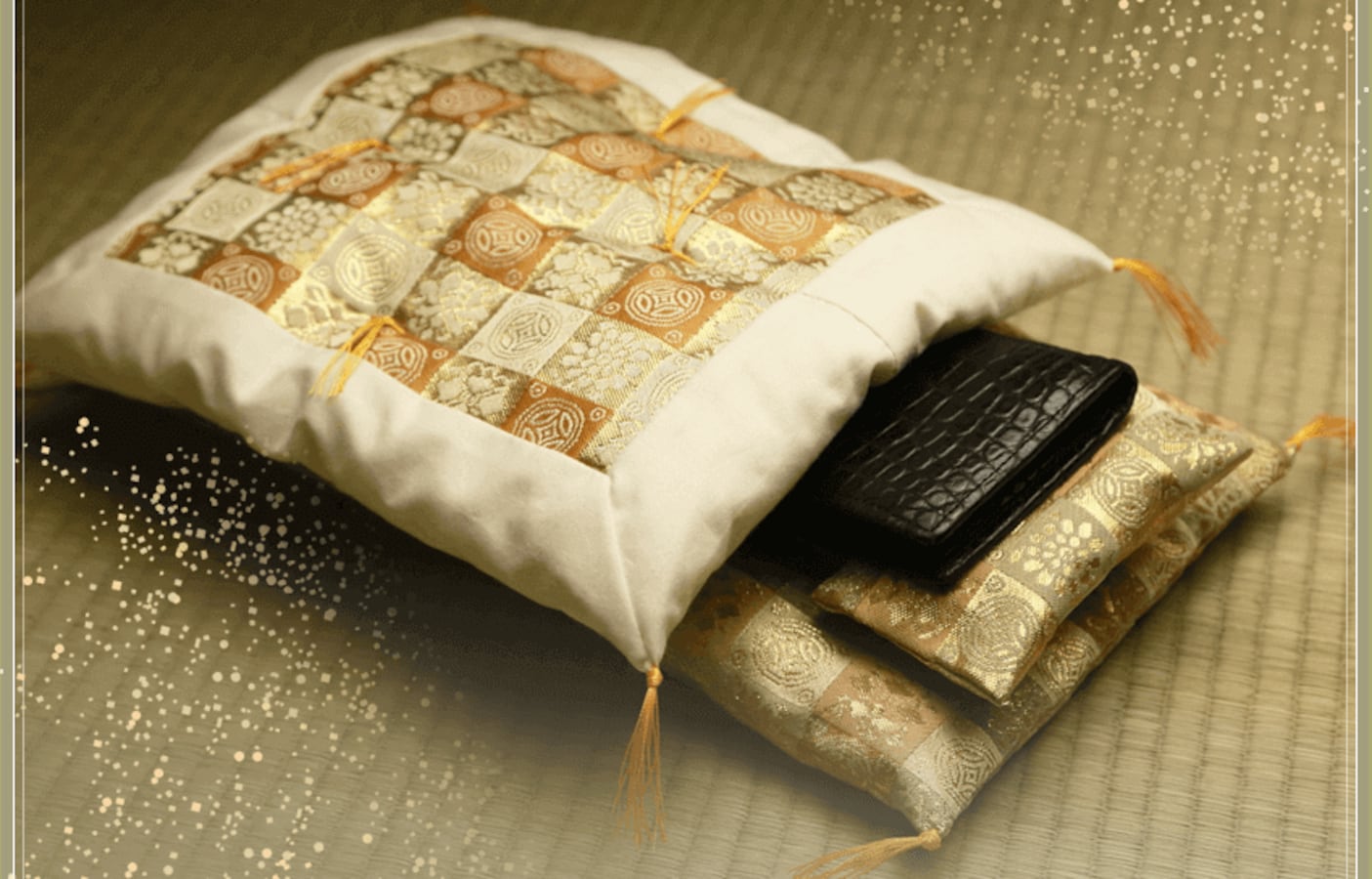 Put Your Phone to Rest on a Mini Futon | All About Japan