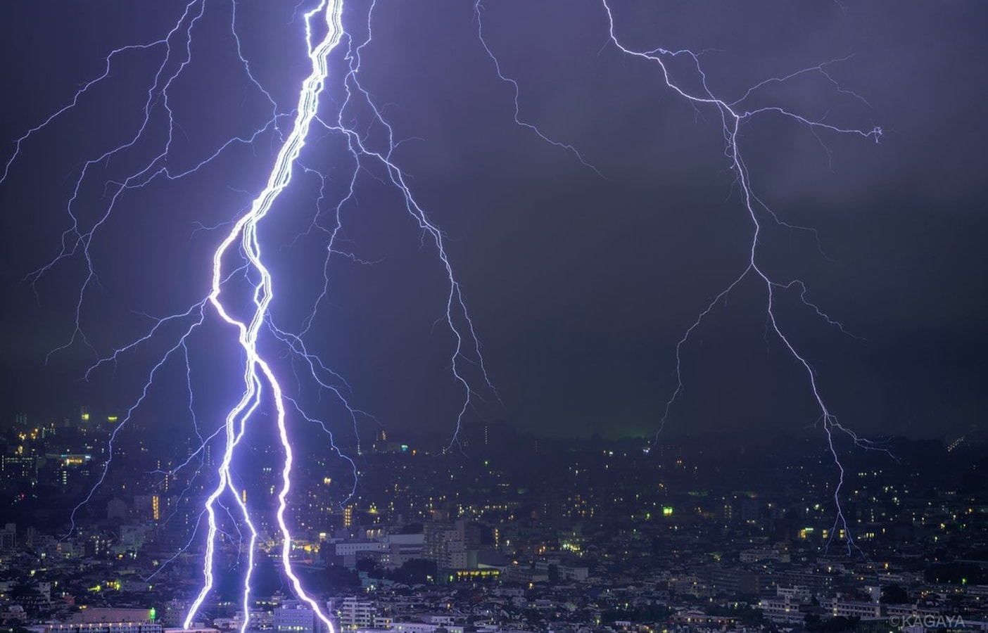 Mother Nature Strikes Tokyo Skies | All About Japan