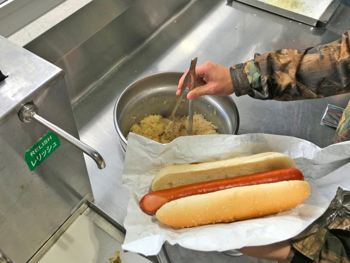 【コストコ】780円のチーズバーガーは会員以外でもフードコートで買える！肉肉しくて食べ応えも抜群 | イチオシ | ichioshi