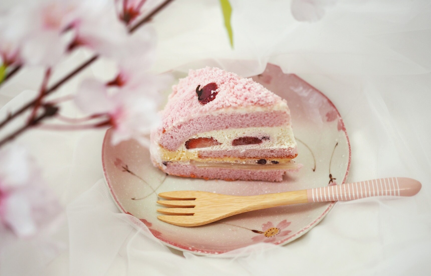 5 Limited-Edition 'Sakura' Sweets for 2018 | All About Japan