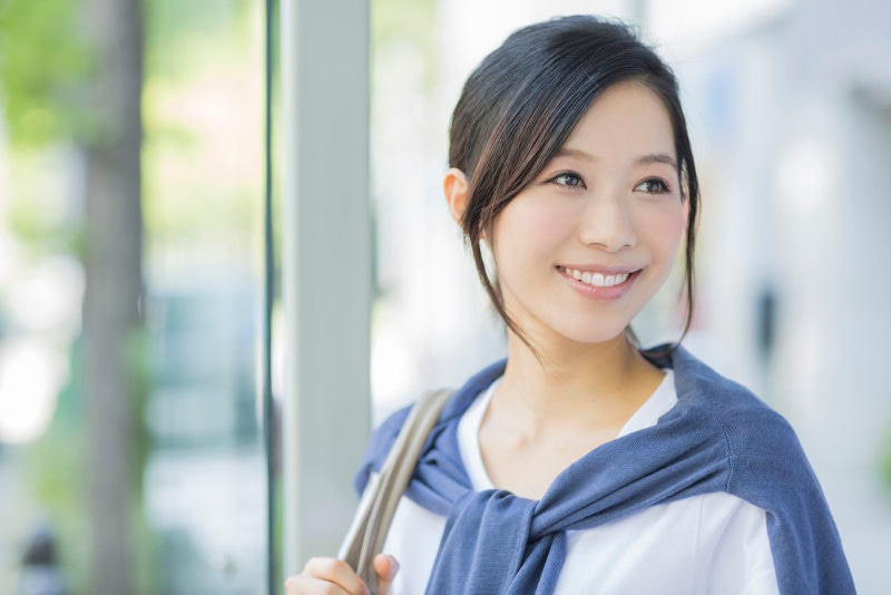 若い女性が好きな男性、大人っぽい女性を好む男性の特徴 [恋愛] All About